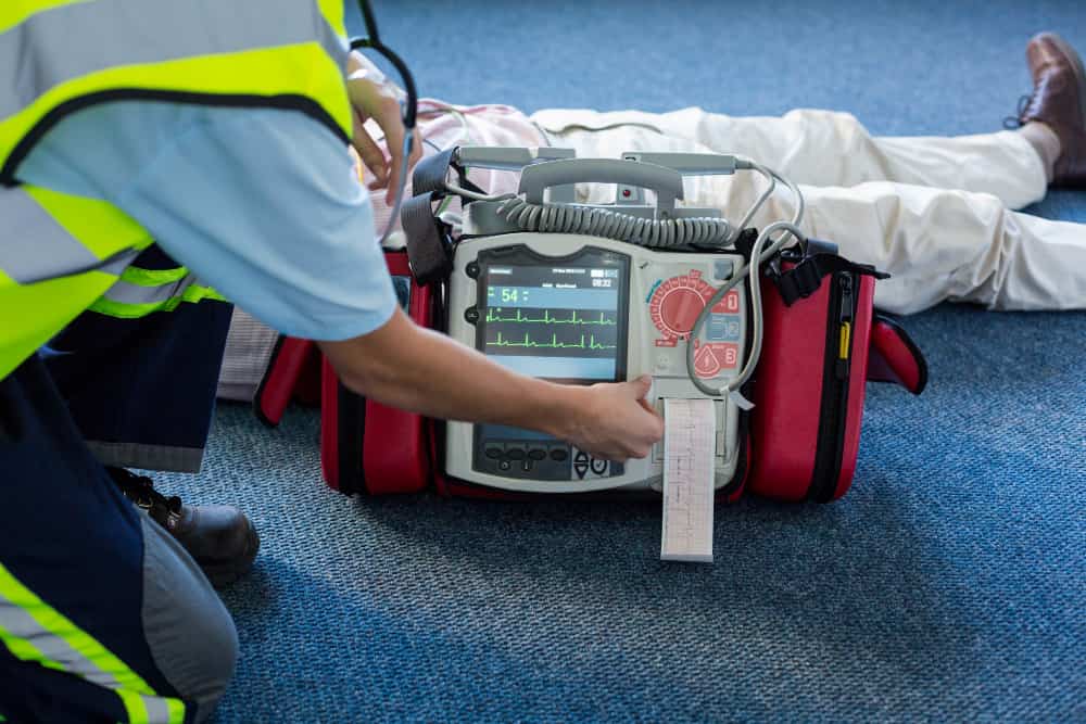 Defibrilatör Nedir? Defibrilatör Ne İşe Yarar?